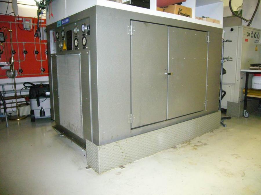 gebrauchte / gebrauchtes / gebrauchter Hochdruck-Kompressor, laut ...